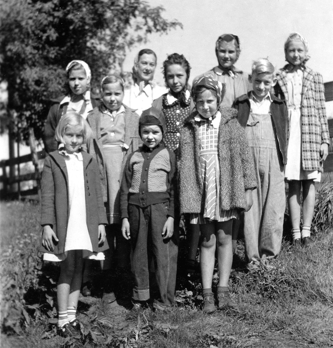 Back: Elaine Roggish (teacher), Loretta Lerssen , Jeanette Gruhn